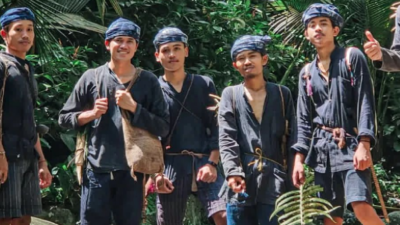 Pakaian Adat Suku Baduy Luar, Ada Kampret Sebagai Atasan Para Lelakinya ...